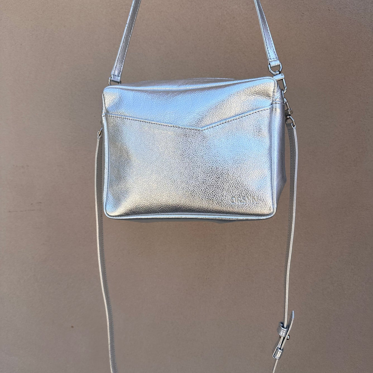 Rome Crossbody in Silver Metallic – Serafina